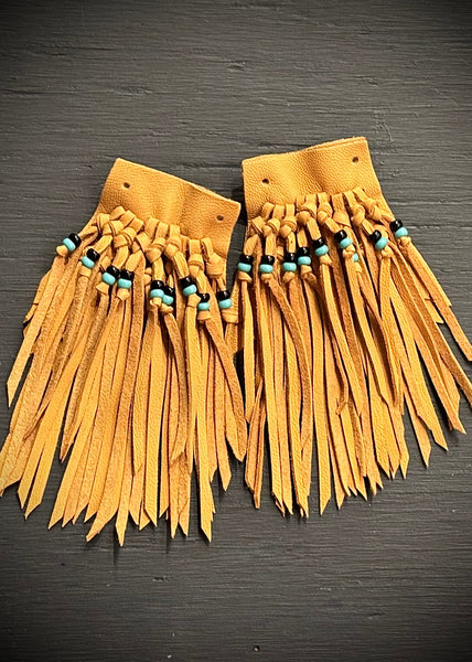 RTH SHOE KILTIES SET -SMOOTH NATURAL- W/BLACK & TURQUOISE VTG GLASS BE